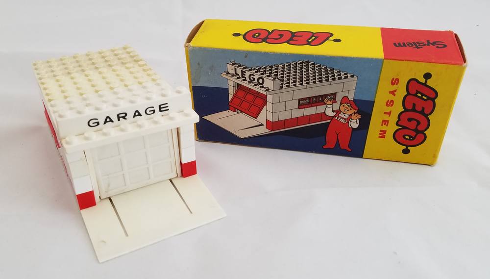 自动门车库（白色底座和门框）（Garage with Automatic Door (White base and door frame ...